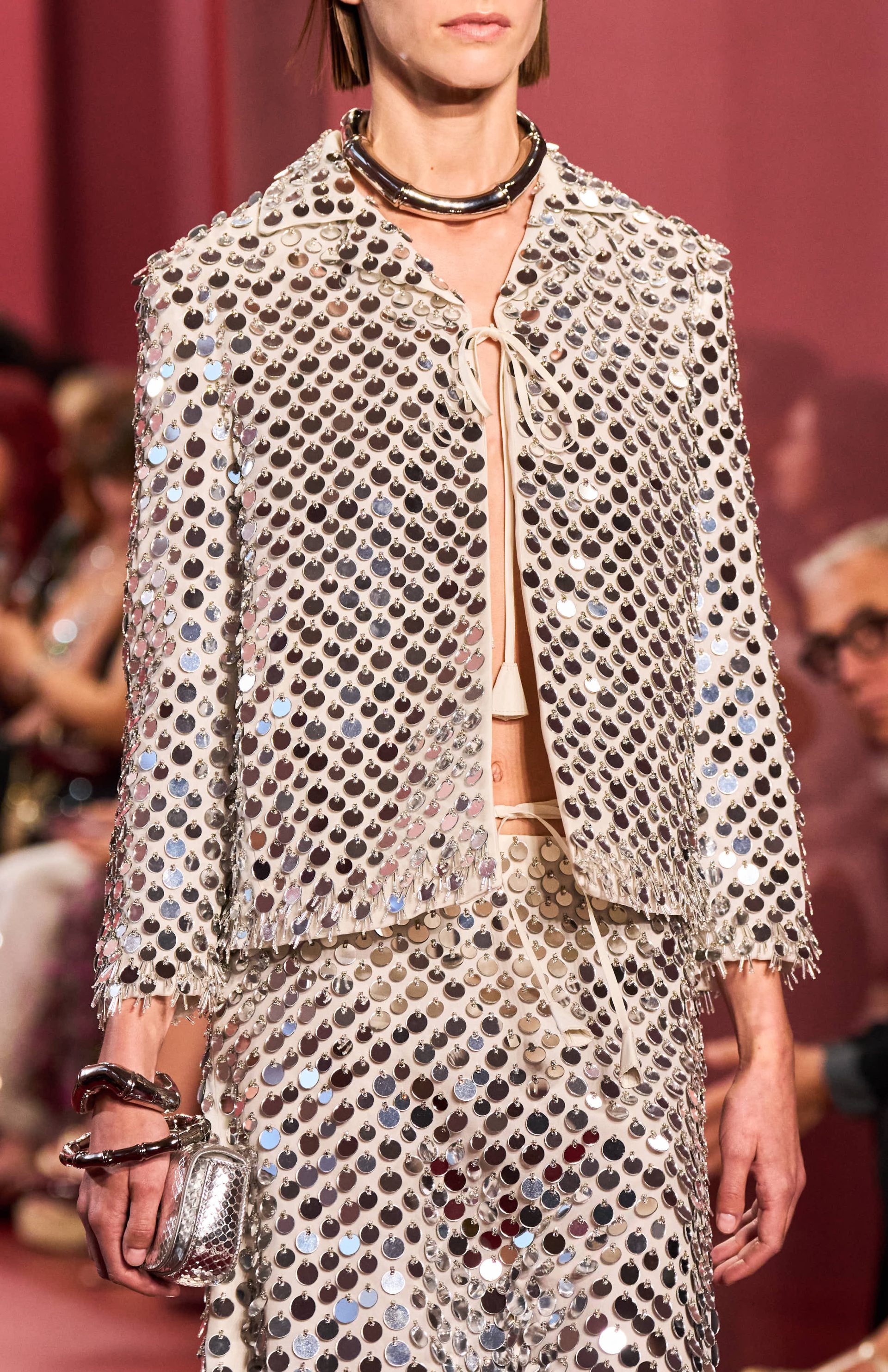 สัมผัสความงดงามของช่วงเวลาอาทิตย์ตกผ่าน 5 ไฮไลต์จากโชว์ Gucci Spring ...