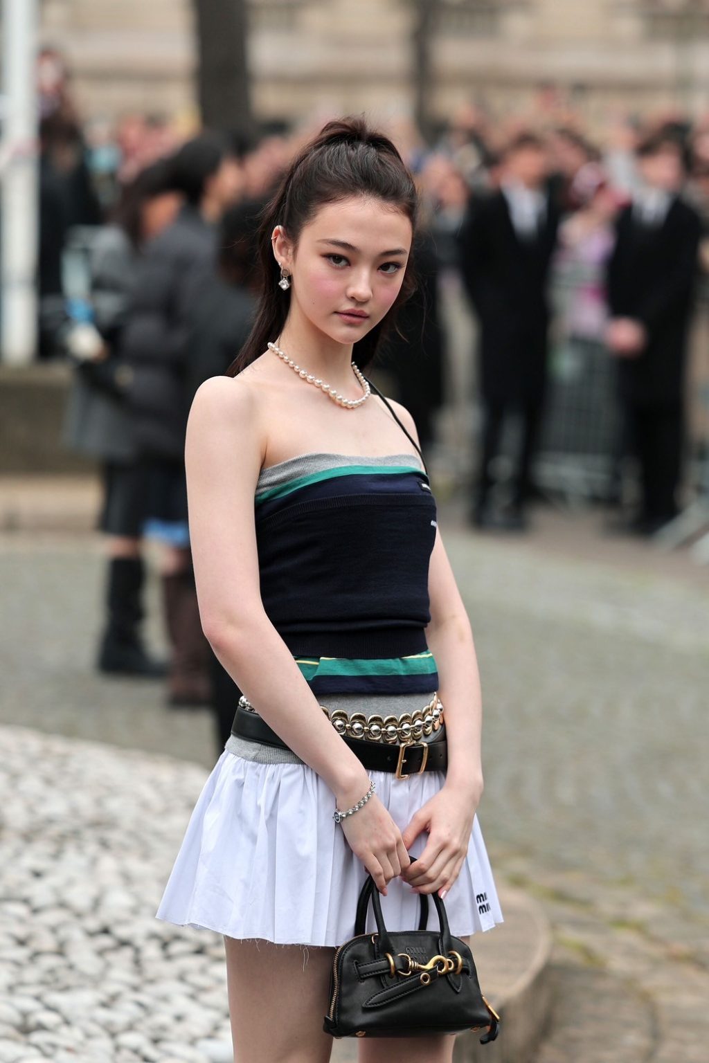 Ella วง MEOVV จากนางแบบรุ่นจิ๋วบนรันเวย์ สู่แขกฟรอนต์โรว์ของโชว์ Miu ...